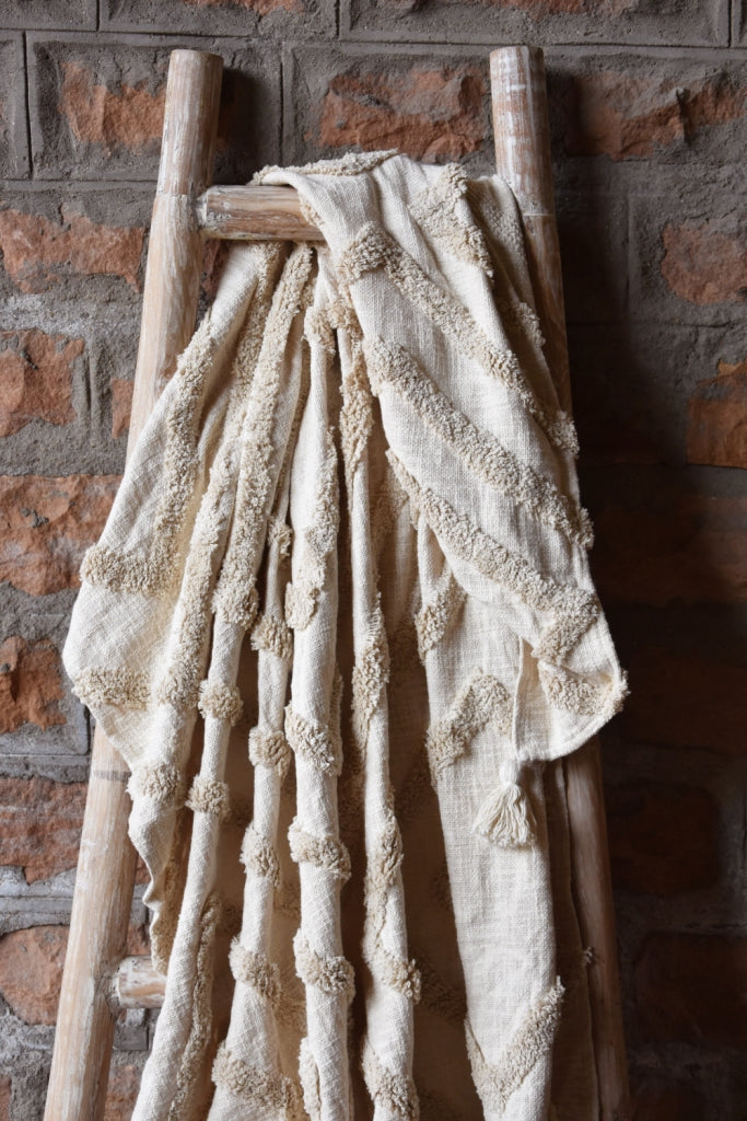 Concentric Diamond Tufted Throw – razaaiwala